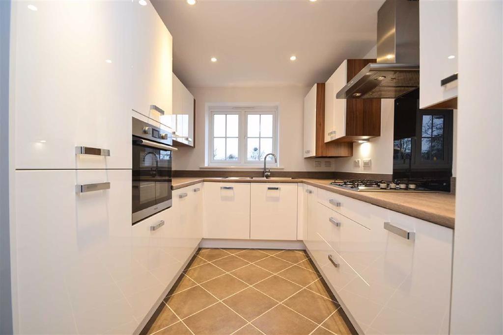 Squinter Pip Way, Shrewsbury, Shropshire 3 bed semi-detached house - £ ...