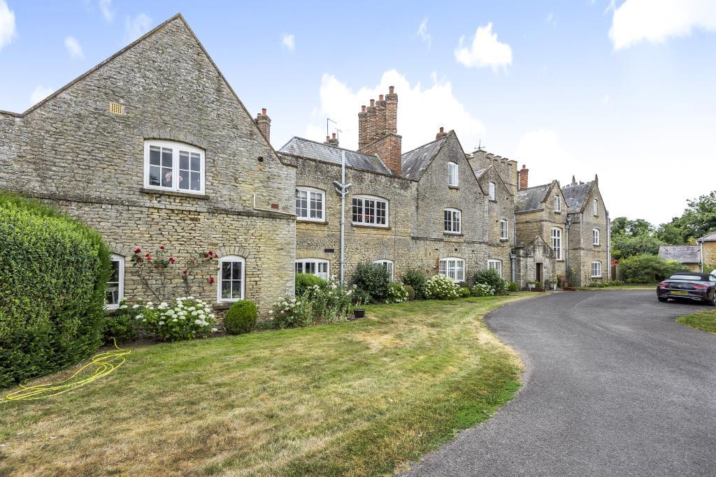 Bicester, Oxfordshire, OX27 1 bed flat - £250,000