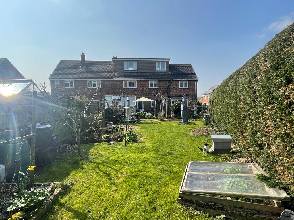 Highfield Crescent,Croxton... 5 bed semi-detached house - £299,000