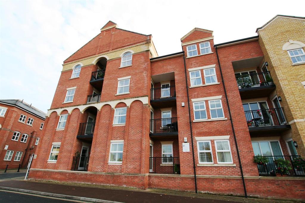 26 Harry Davis Court,Armstrong... 2 bed flat - £950 pcm (£219 pw)