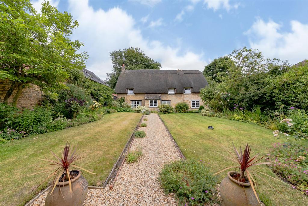 Teigh Road, Market Overton 3 bed cottage - £475,000