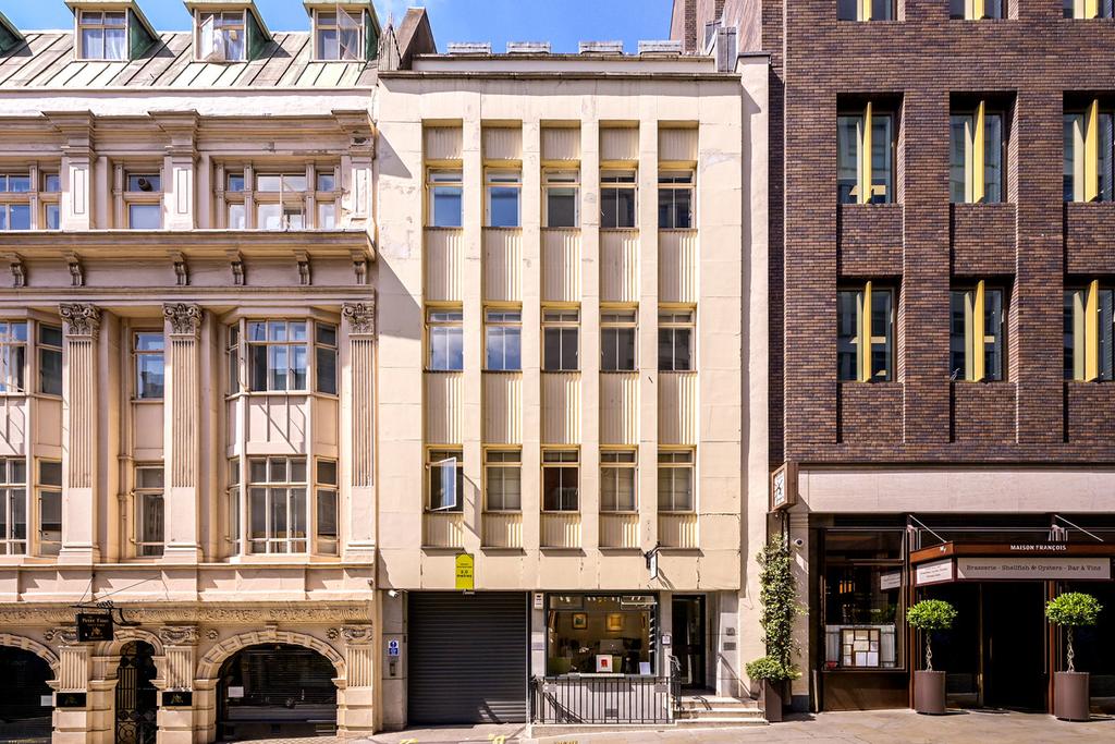 Duke Street, London, SW1Y 6 2 bed apartment - £4,333 pcm (£1,000 pw)