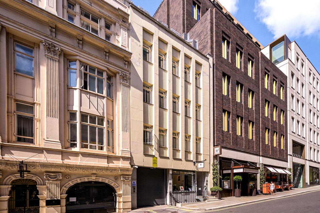 Duke Street, London, SW1Y 6 2 bed apartment - £4,333 pcm (£1,000 pw)