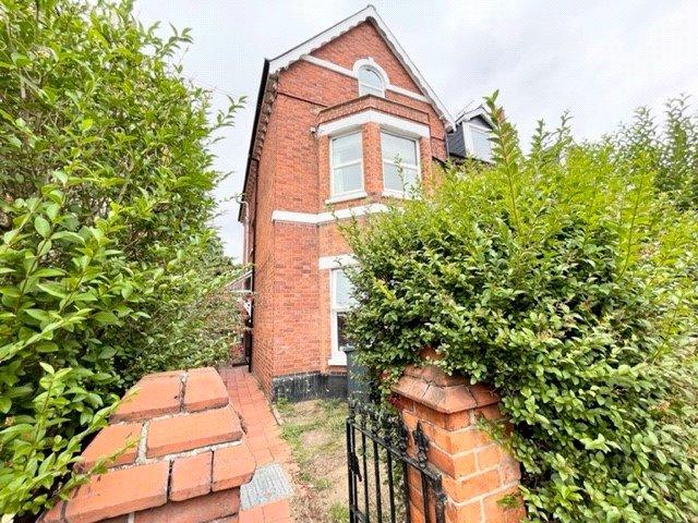 College Road, Reading, Berkshire, RG6 2 bed apartment - £1,330 pcm (£ ...