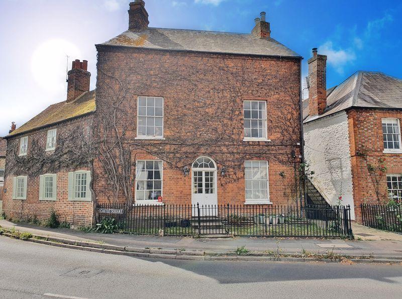 Castle Square, Benson 2 bed apartment - £335,000