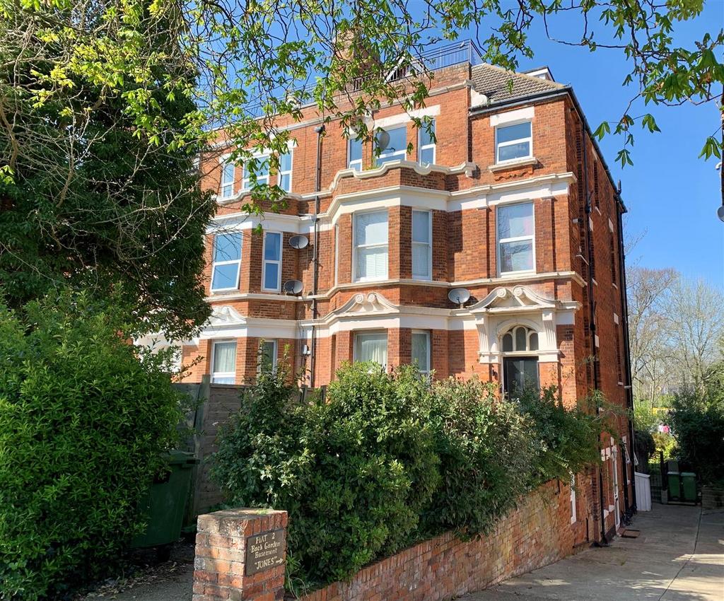 Shorncliffe Road, Folkestone, Kent 1 bed flat - £165,000