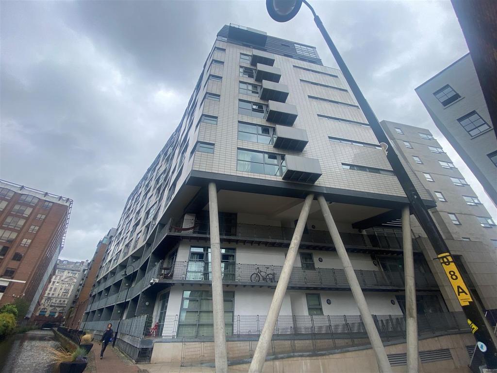 The Lock Building, 41 Whitworth... 3 bed flat - £1,700 pcm (£392 pw)