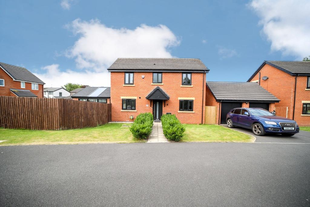 Fallow Brook, Leigh, WN7 3RB 3 bed detached house - £350,000