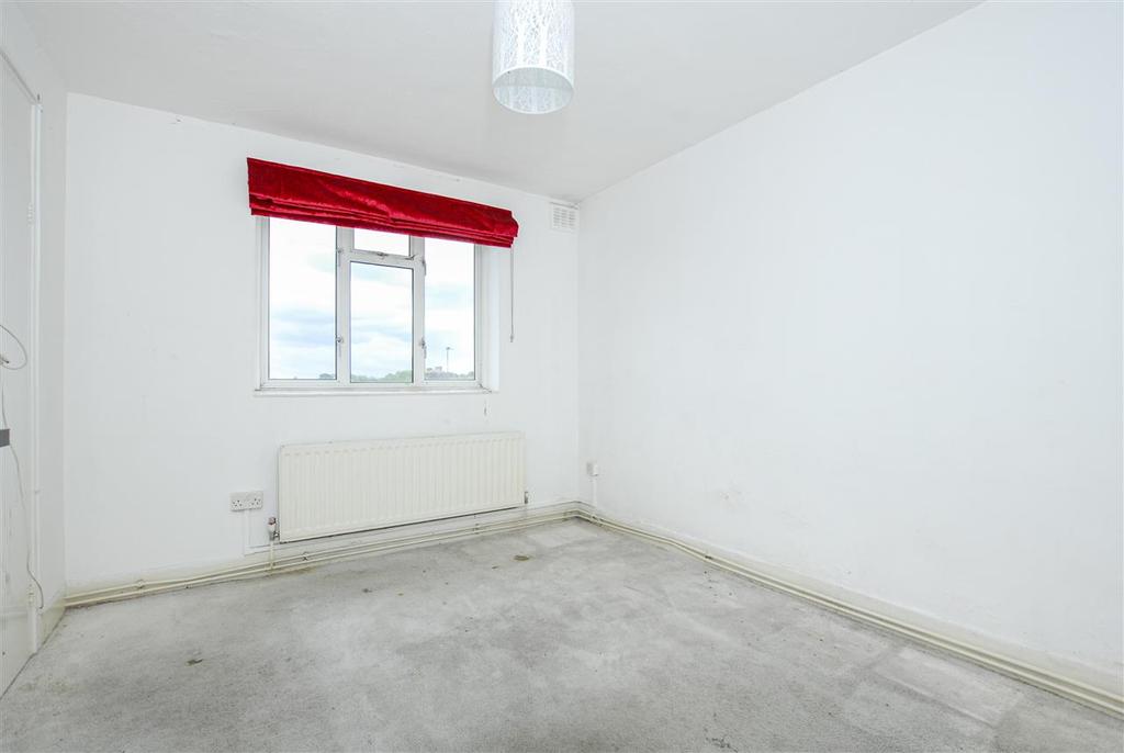 Andrew House, Toland Square, Putney 2 bed apartment - £300,000