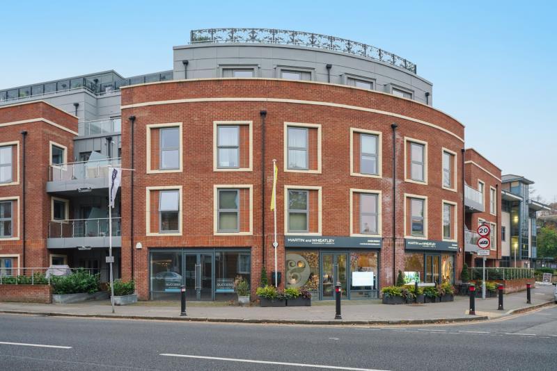 Landmark Court, 30 Queens Road... 2 bed apartment - £1,895 pcm (£437 pw)
