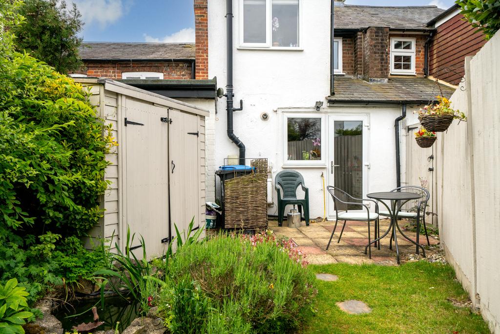 The Front, Potten End HP4 2 bed cottage - £450,000