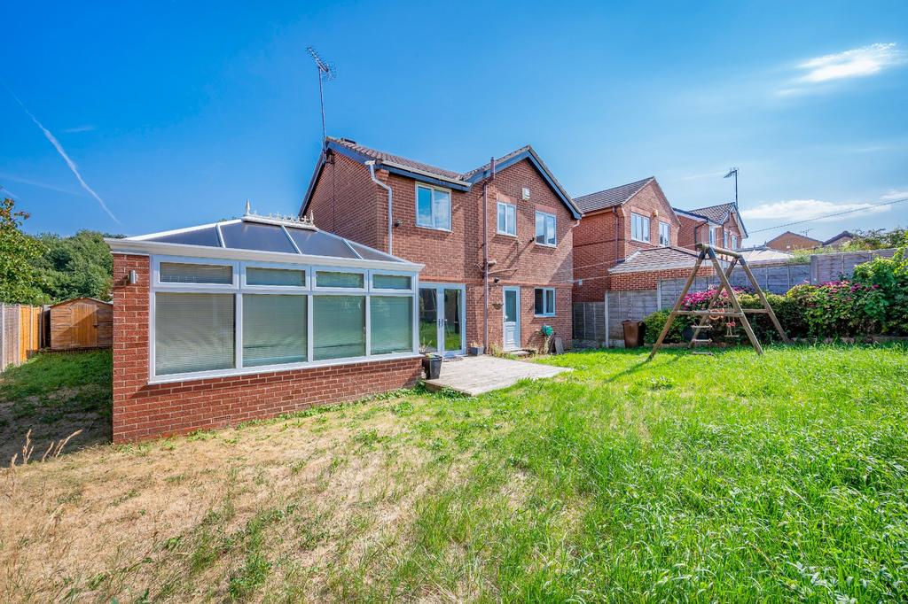 King George Croft, Morley, LS27 4 bed detached house - £399,950