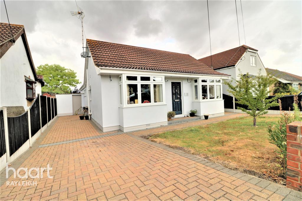 Leonard Drive, Rayleigh 3 bed detached bungalow - £500,000
