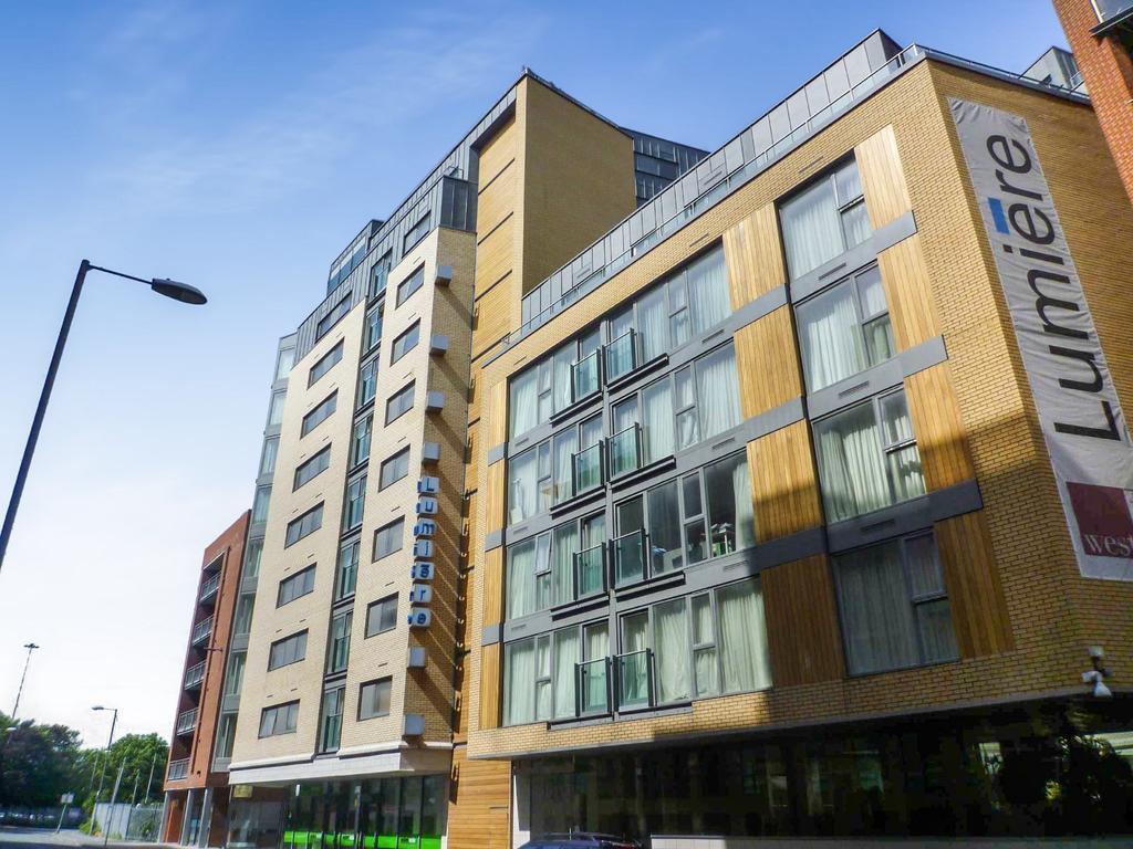 Lumiere Building, 38 City Road East... 2 bed flat - £1,200 pcm (£277 pw)