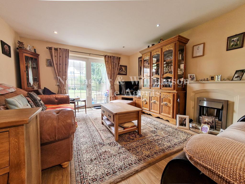 Maxwell Road, Rumney, Cardiff. CF3 2 bed ground floor flat - £160,000