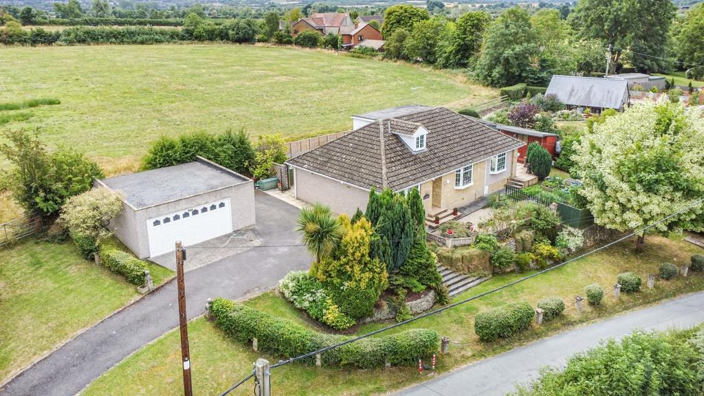 St Vincents, Purton Stoke, Swindon 4 bed detached bungalow - £600,000