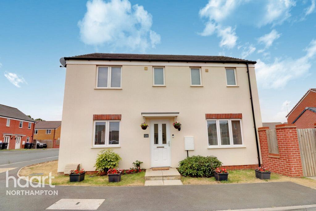 Shaw Close, Northampton 3 bed detached house - £325,000