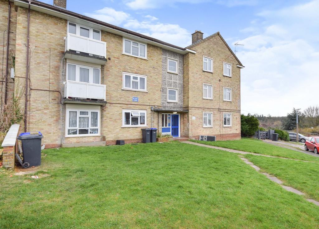 Antrobus Road, Amesbury, Salisbury... 2 bed flat - £144,950