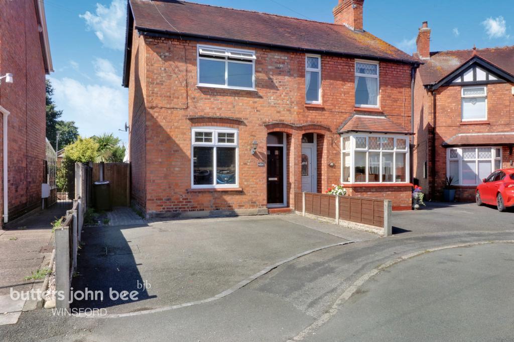The Crescent, MIDDLEWICH 2 bed semi-detached house - £190,000