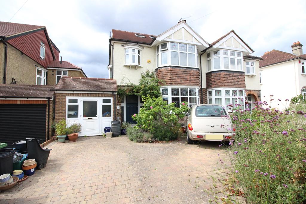 Ruskin Drive, Worcester Park KT4 4 bed semi-detached house - £800,000