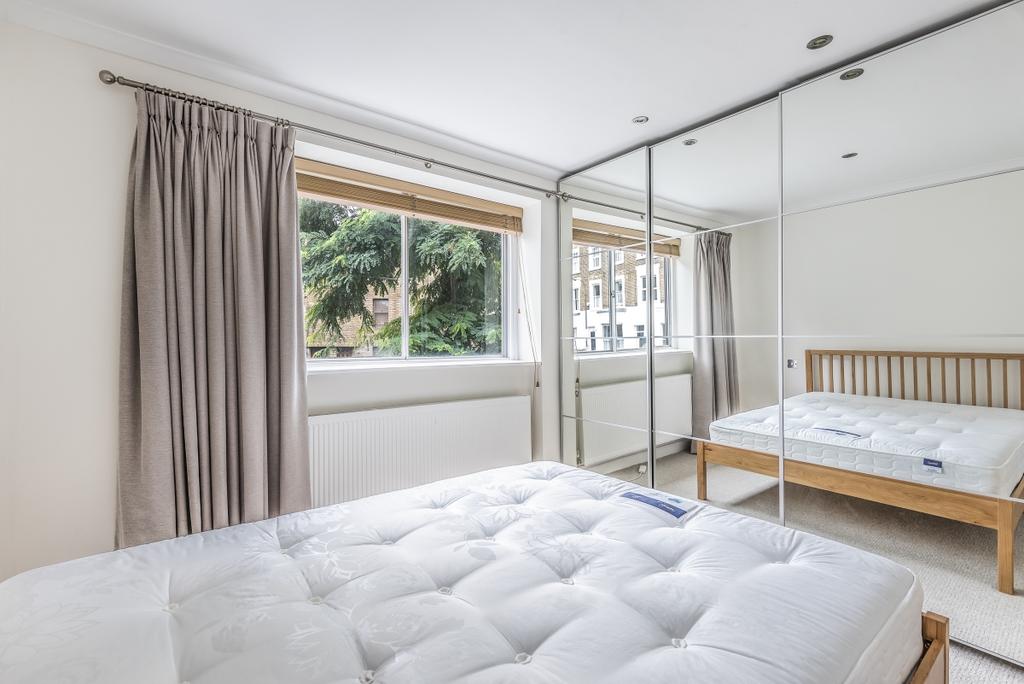 Moore Park Road London SW6 2 bed flat - £2,800 pcm (£646 pw)