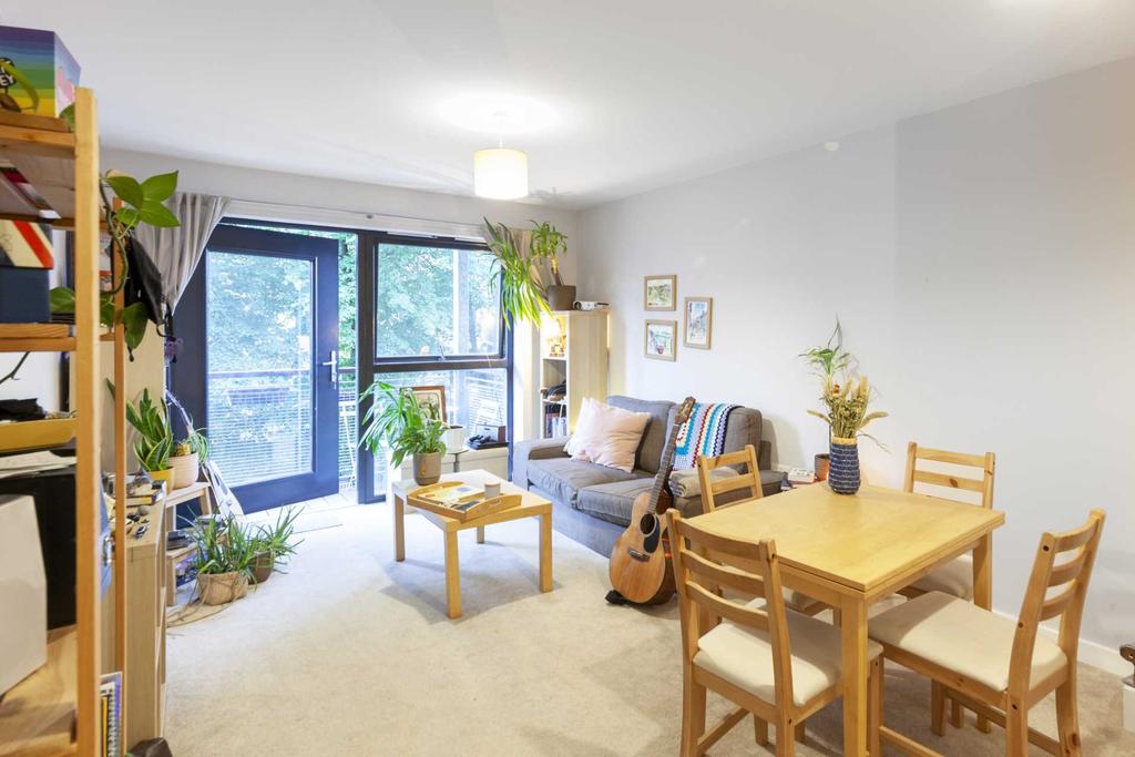 Paradise Road, Stockwell 1 bed flat - £1,500 pcm (£346 pw)