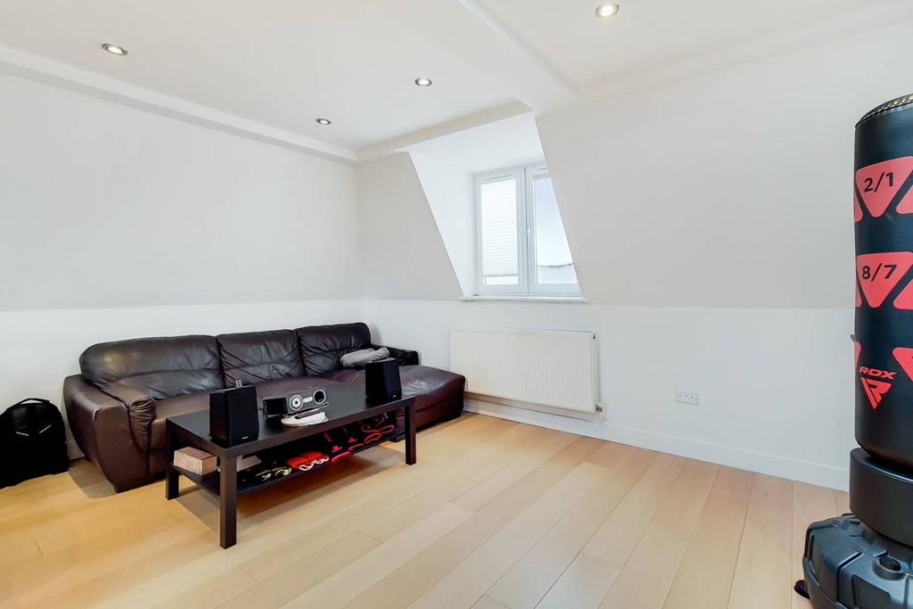 Clemence Street, Limehouse, London, E14 2 bed flat - £495,000