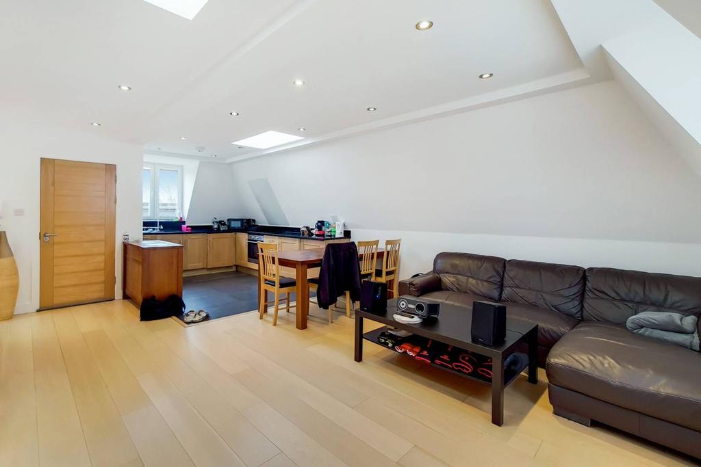 Clemence Street, Limehouse, London, E14 2 bed flat for sale - £495,000