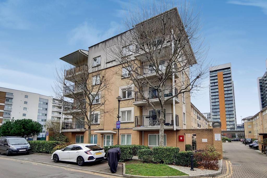 Newport Avenue, Docklands, London, E14 2 bed flat - £440,000