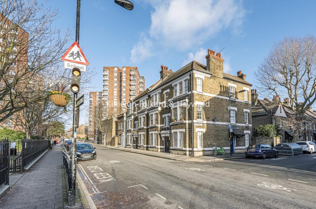 Portland Street London SE17 3 bed apartment - £3,000 pcm (£692 pw)