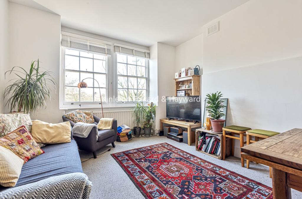 Portland Street London SE17 3 bed apartment - £3,000 pcm (£692 pw)