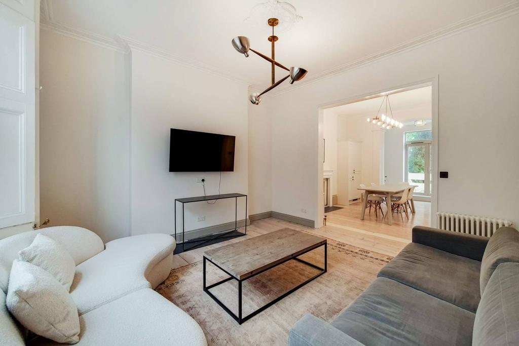 Devonia Road, Angel, London, N1 3 bed maisonette - £4,767 pcm (£1,100 pw)