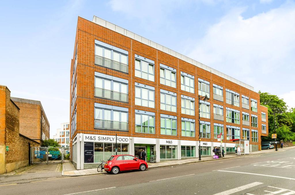 Crouch End Hill, Crouch End, London, N8 2 bed maisonette - £520,000