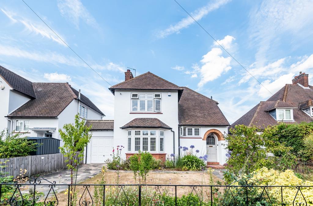The Crossway London SE9 3 bed detached house - £950,000