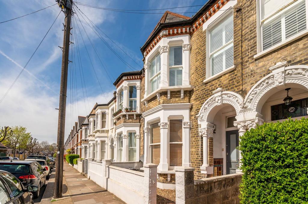 Hearnville Road, Balham, London, SW12 2 bed flat - £650,000