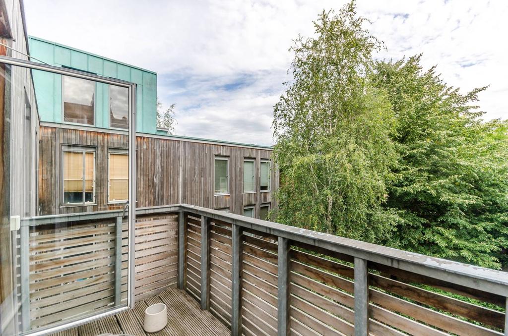 Balham Grove, Balham, London, SW12 2 bed flat - £2,275 pcm (£525 pw)