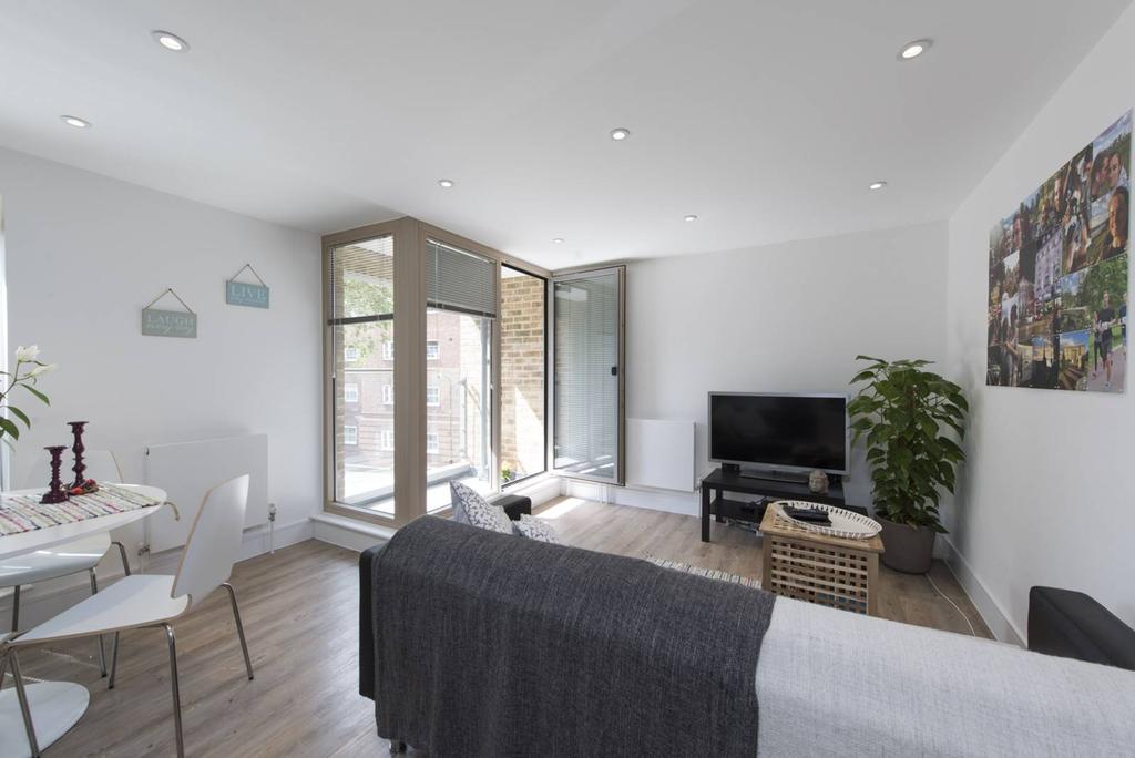Triangle Place, Clapham South... 1 bed flat - £2,000 pcm (£462 pw)