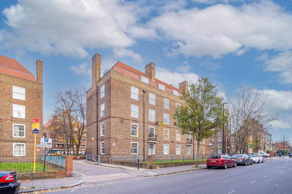Union Grove, Clapham, London, SW8 2 bed flat - £380,000