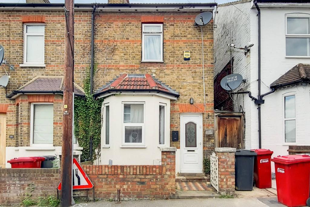 Hillside, Slough, SL1 3 bed end of terrace house - £375,000