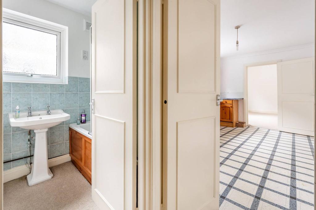 Lordship Lane, East Dulwich, London... Studio - £200,000