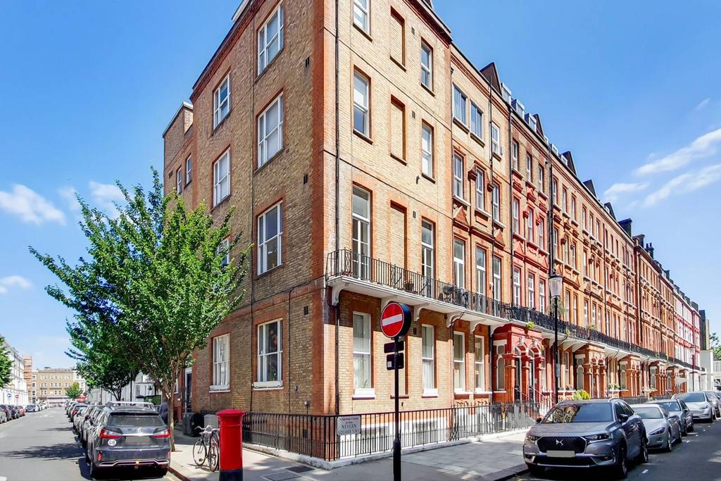 Nevern Square, South Kensington... 2 bed flat - £800,000