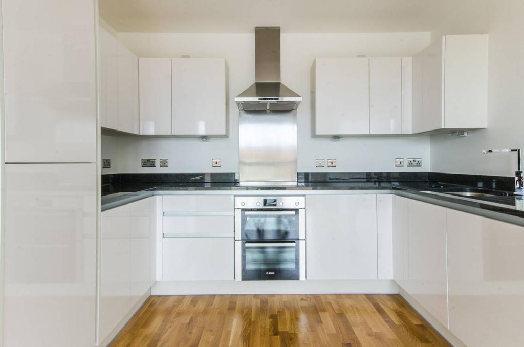 Copperwood Place, Greenwich, London... 3 bed flat - £600,000