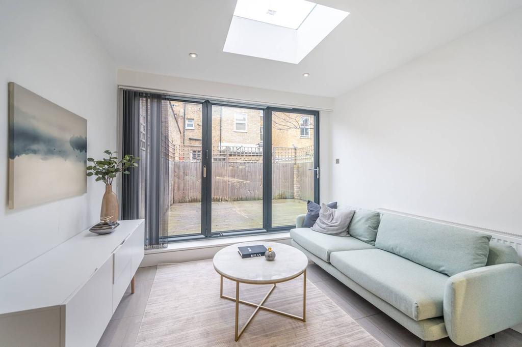 Fermoy Road, Maida Hill, London, W9 2 bed flat - £650,000