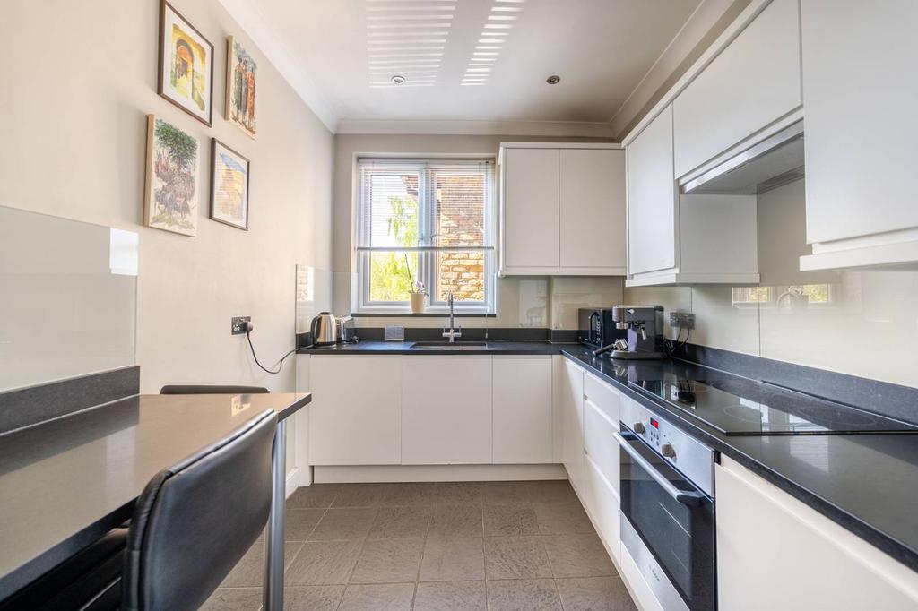 Walterton Road, Maida Vale, London, W9 2 bed flat - £550,000