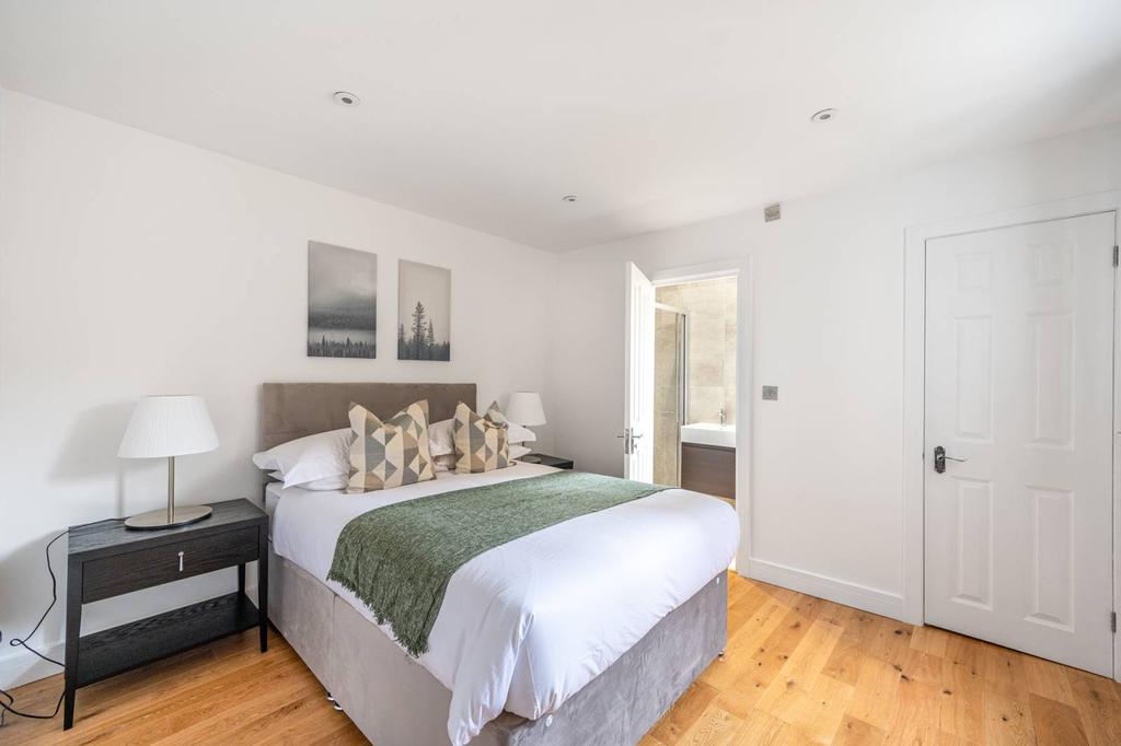 Fermoy Road, Maida Hill, London, W9 2 bed flat - £525,000