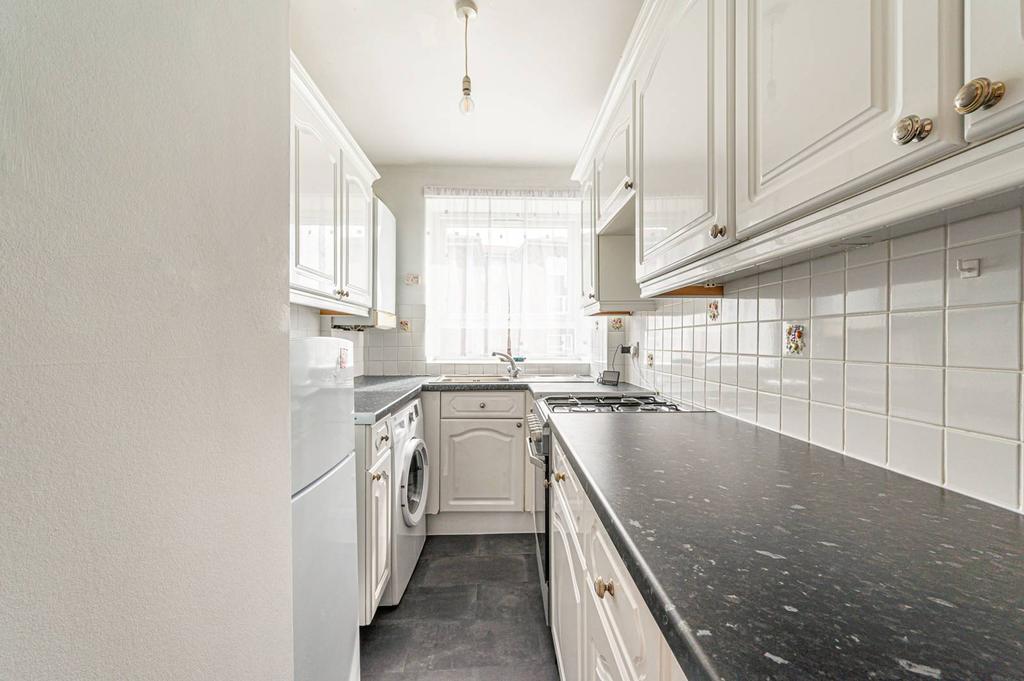 Bowes Road, Arnos Grove, London, N11 1 bed flat - £315,000