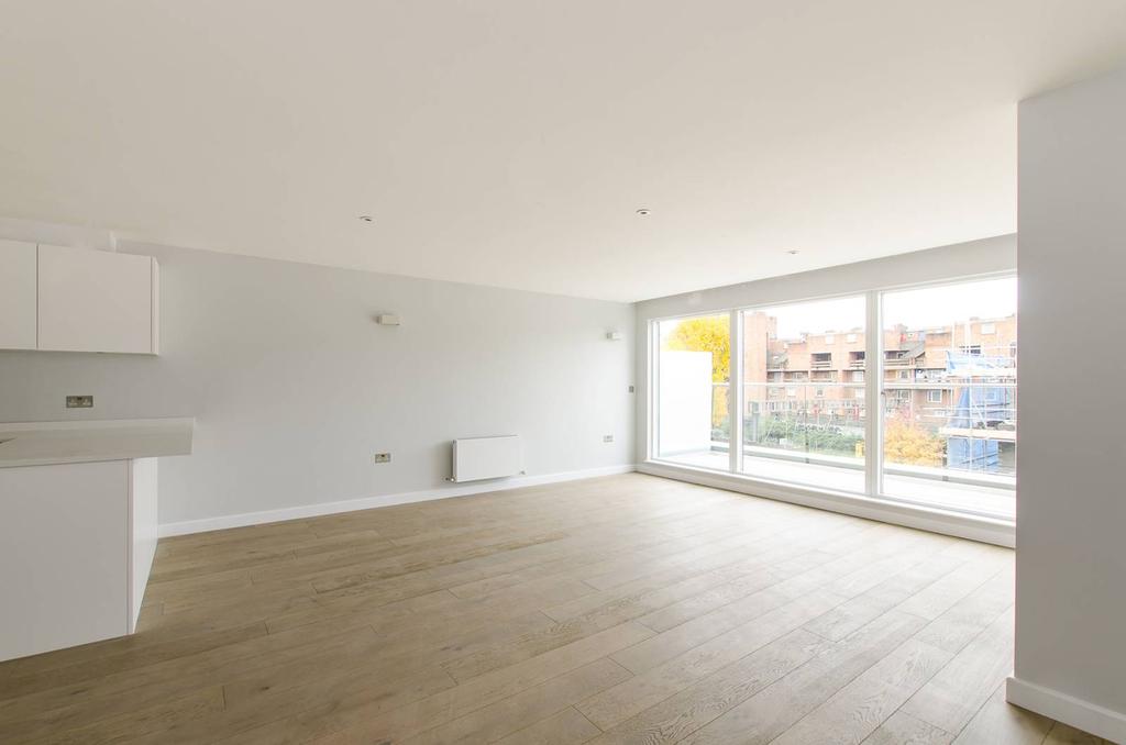 Southern Row, Ladbroke Grove, London... 3 bed flat - £3,879 pcm (£895 pw)