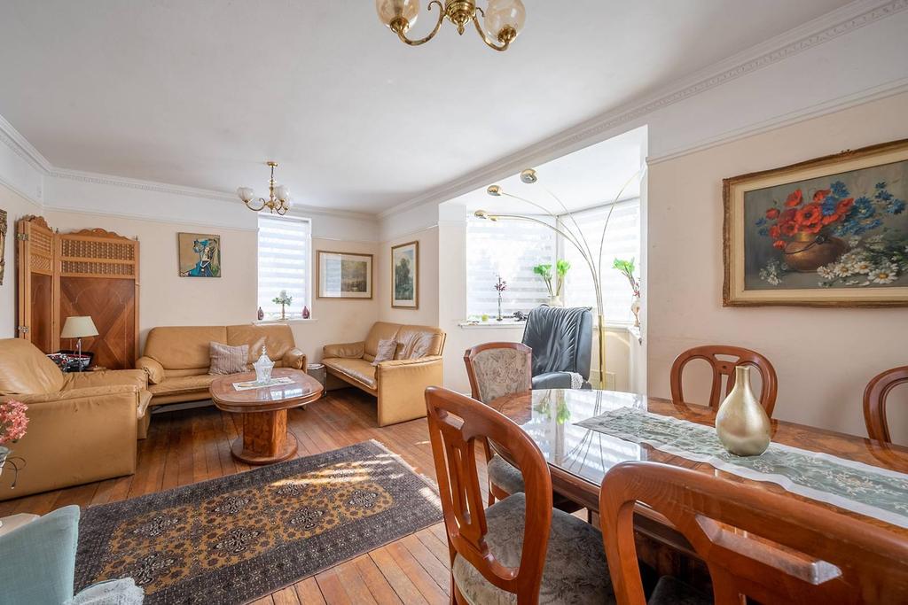 Mogden Lane, Isleworth, TW7 4 bed detached house - £1,650,000