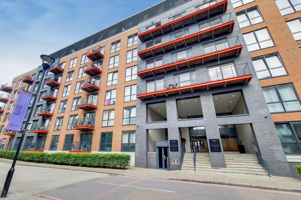 Warehouse Court, Woolwich Riverside... 2 bed flat - £460,000