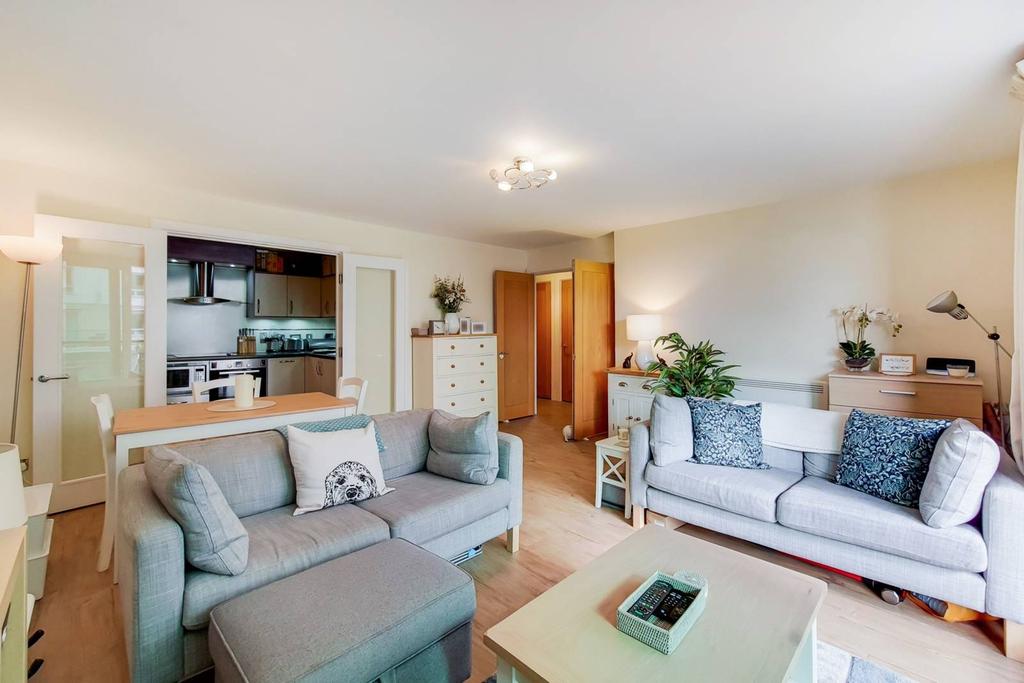 St George Wharf, Vauxhall, London, SW8 2 bed flat - £775,000